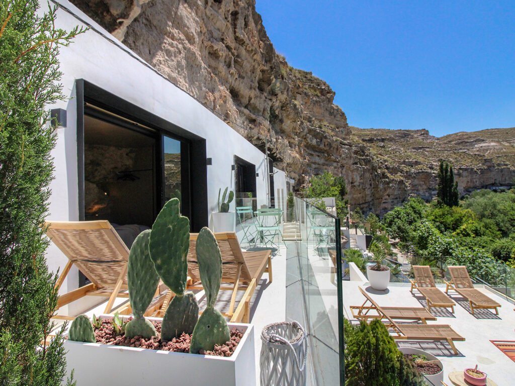 URVAS – XUQ Hotels
